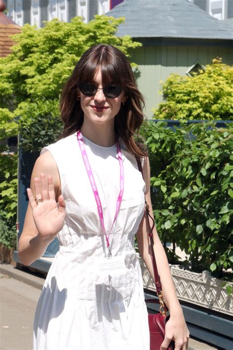 Daisy Edgar Jones At Rhs Chelsea Flower Show In London