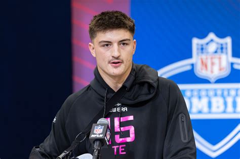 Chicago Bears Colston Loveland Signs 4 Year Rookie Deal