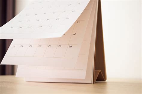 장작테이블 배경 사업 스케줄 기획 약속 회의 개념에 대한 캘린더 페이지 뒤집기 시트 가까운에 대한 스톡 사진 및 기타 이미지
