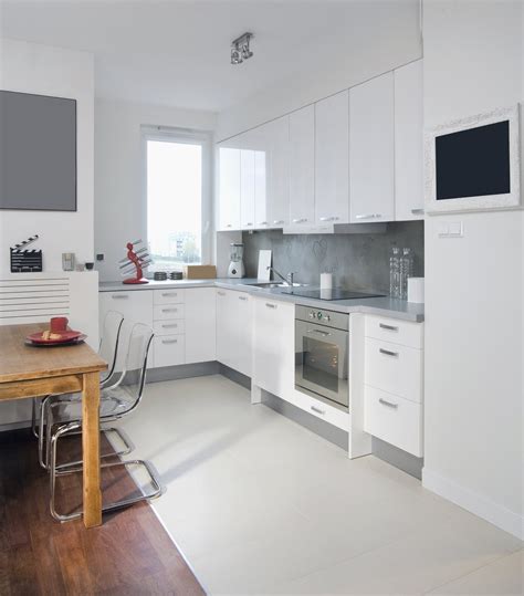 Серая кухня с белой техникой в интерьере 30 фото красивые картинки и Hd фото