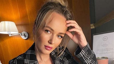 Adriana Matoshi Publikon Foto Nga Rinia E Saj