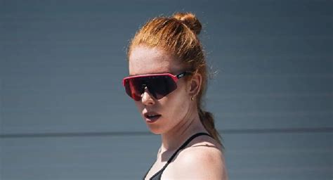 Antoinette De Jong Laat Man Gillen Van Genot Met Opperste Inspanning In