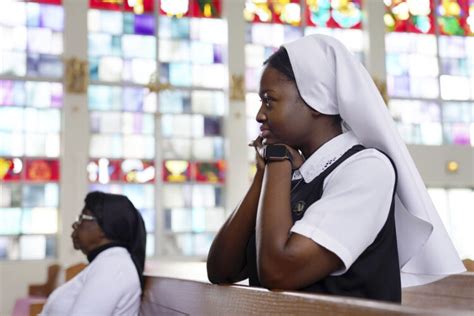 Young Nuns Two Diverse Paths To A Rare Life Of Faith News Sports