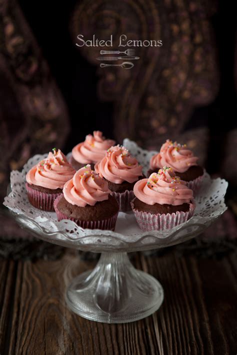 Chocolate Cupcakes With Swiss Meringue Buttercream Шоколадови къпкейк с маслен крем