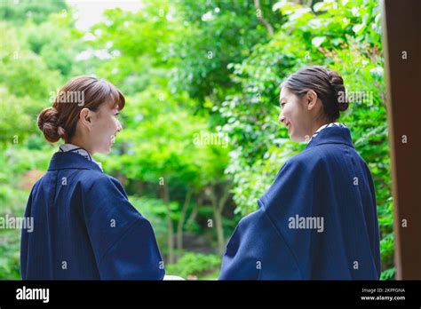 Japanese Women In Yukata Stock Photo Alamy