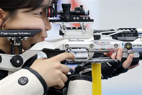 수영 황선우·김우민 韓 첫 동반 준결승…사격 반효진 결선행 한국경제