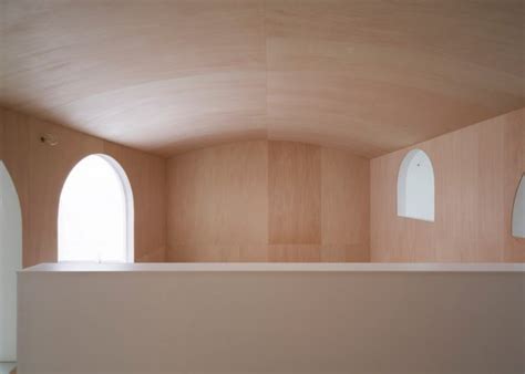 Container Design Arranges Extension Around A Courtyard