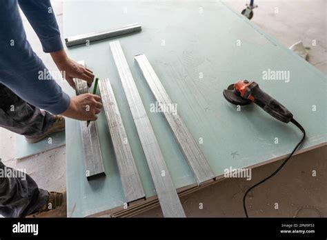 Drywall Installers Men Holding A Gypsum Board Figured Cut Stock Photo Alamy