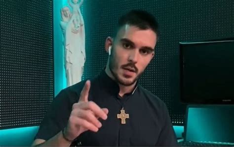 Don Tomislav LukaČ Kućice Prođu Kupovina Prođe Svjećice Topla Atmosfera Sve Je To Lijepo