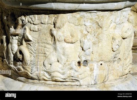 Morosini Fountain, Eleftheriou Venizelou Square, Lions Square ...