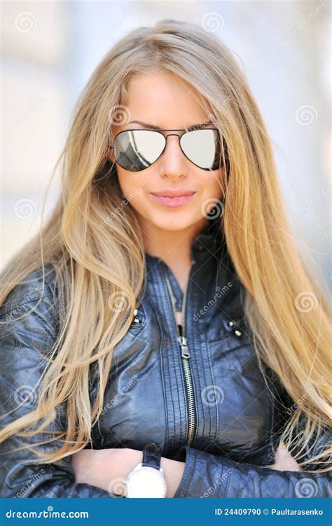 Sunglasses Girl Pic At Douglas Wilder Blog