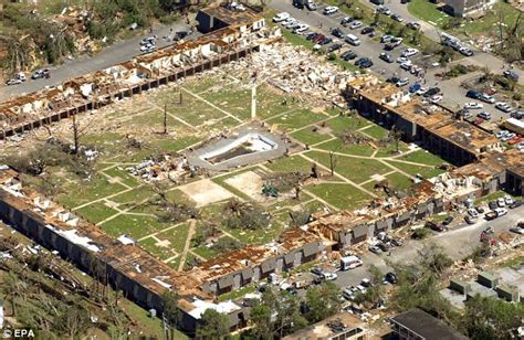 America Hit By Deadly Tornados As Worst Storm Outbreak In 40 Years Cuts Through South Freeones