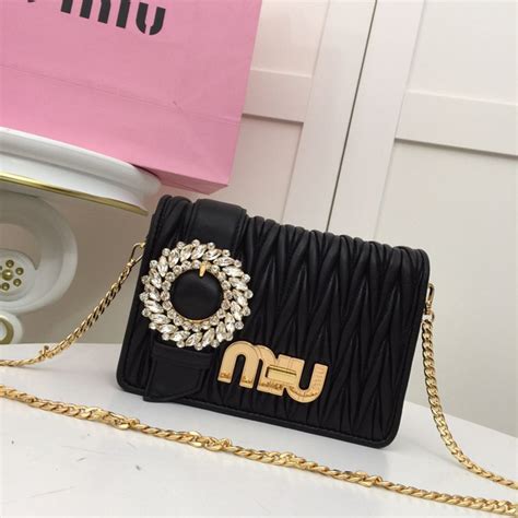 Miu Miu Сумка на плечо купить с доставкой по выгодным ценам в