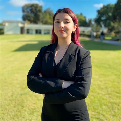 Oumaima El Abbassi Contrôleur De Gestion Labelvie Linkedin