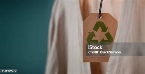 재활용 제품 개념 유기농 면화 재활용 천 폐기물 제로 환경 관리 재사용 지속 가능한 라이프 스타일을위한 재생 가능 태그에 재활용 아이콘 표시 재활용에 대한 스톡 사진 및