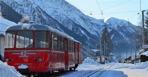감기 겨울 겨울 여행 겨울 풍경 경치 경치가 좋은 고산 지역 관광 교통 기차 기차역 눈 눈 덮인 눈 덮인 풍경 대중교통 레드 트레인 레저 모험