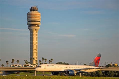 5 Unique Air Traffic Control Towers At Us Airports That Stand Out From