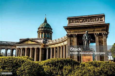 바클레이 드 톨리 동상 카잔 대성당 상트 페테르부르크 러시아 0명에 대한 스톡 사진 및 기타 이미지 0명 19세기 스타일 건물 정면 Istock