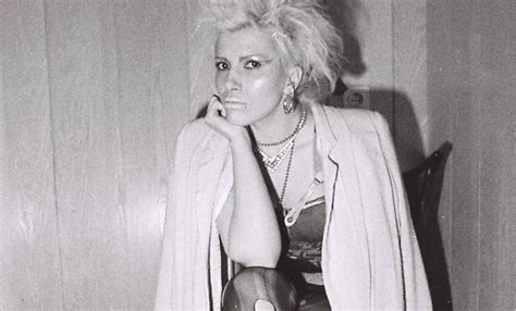 Замина уште една екс ЈУ поп рок икона Почина Александра Слаѓана Милошевиќ Вистина мк