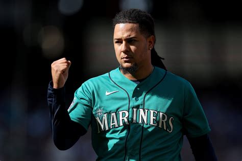 With Mariners Playoff Hopes In Balance Luis Castillo Takes The Mound