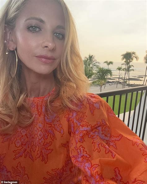 Sarah Michelle Gellar 47 Looks Leggy In Swimsuit During Beach