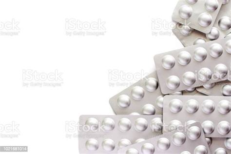 약 알 약 약물 또는 건강 관리 및 의료 개념에 대 한 흰색 바탕에 물집 팩에서 정제 개체 그룹에 대한 스톡 사진 및 기타 이미지 개체 그룹 건강관리와 의술 건강한