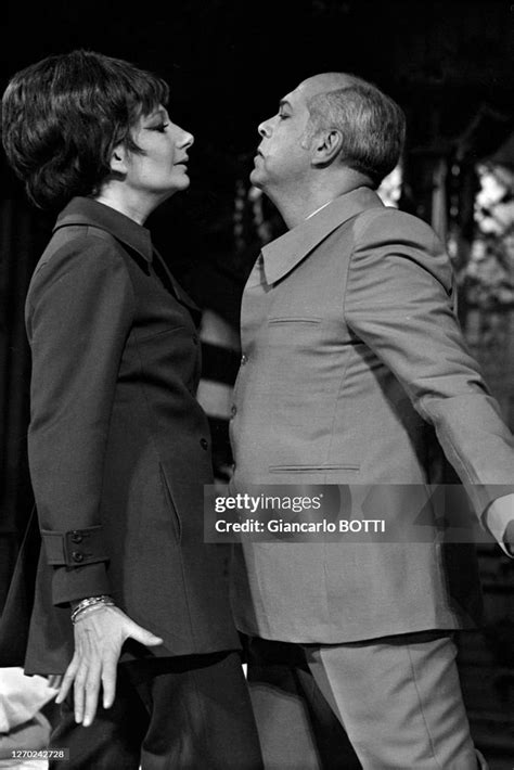 Jacqueline Jefford Et Robert Manuel Dans La Pièce La Maison De Zaza