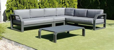 Conjunto De Mesa De Centro E Dois Sofás Com Uma Cadeira Do Meio E Uma