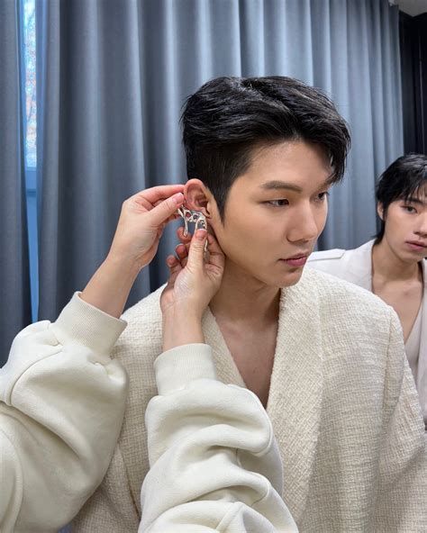 최 산 Blue Christmas 🦋 Instagram