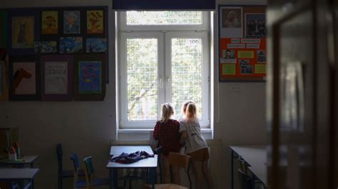 ანგარიში კრემლს უკრაინელი ბავშვების ხელახალი განათლებისთვის ბანაკები აქვს შექმნილი