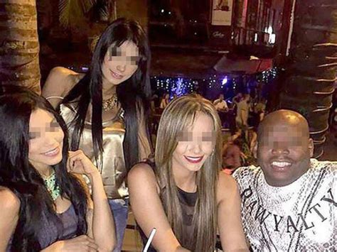 Đả bại Đức HLV Mexico được mời dự tiệc sex với kiều nữ World Cup