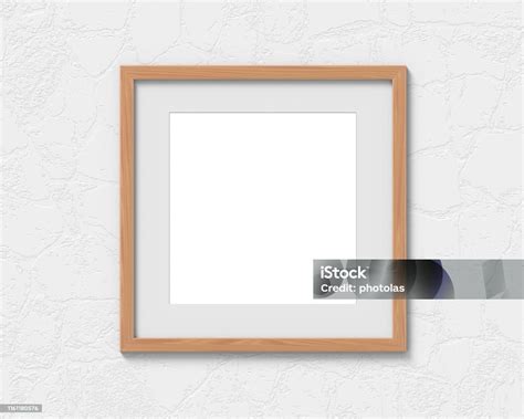벽에 매달려 테두리와 사각형 나무 프레임 모형 그림이나 텍스트의 빈 베이스입니다 3d 렌더링 0명에 대한 스톡 사진 및 기타