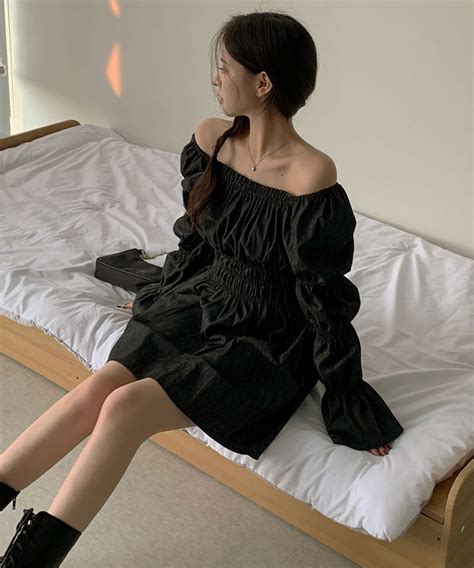 반하라 러블리소녀감성 마이데님 밴딩 원피스 스퀘어넥 퍼프 오프숄더 셔링 청원피스 긴팔 데이트룩 여친룩 진청 흑청