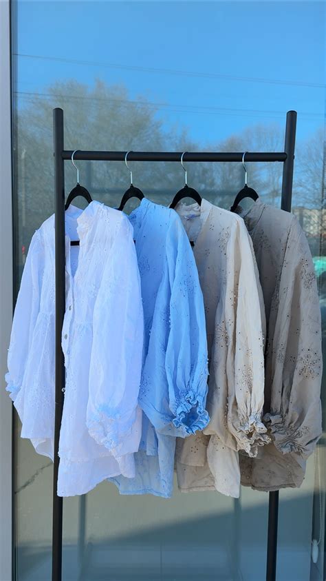 Жіночі Костюми Куртки Луцьк вул Конякіна ТЦ Варшавський фасадний бутік праворуч від