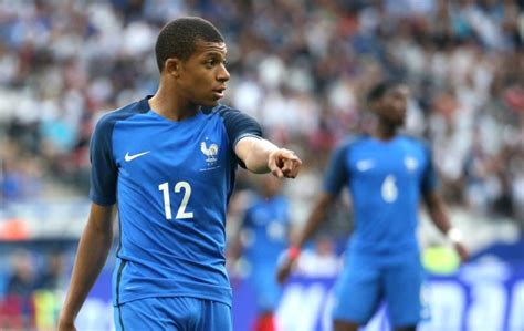 Paquete De Kylian Mbappé Bultos De Futbolistas