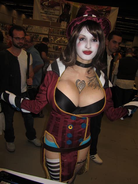 Ariane Saint Amour Moxxi