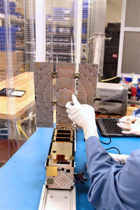 Image Of The Day Integrated Solar Array And Reflectarray Antenna Isara 5g Technology World