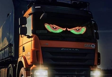 이슈유머 대형 화물차에서 눈이 번쩍요즘 유행하는 위험천만 ‘악마의 눈