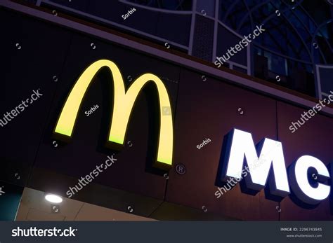 Mcdonalds Sign At Night