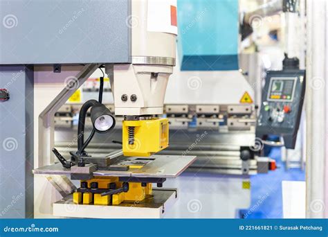 Punch Die Or Shear Set On Table Semi Automatic Hydraulic Press Machine