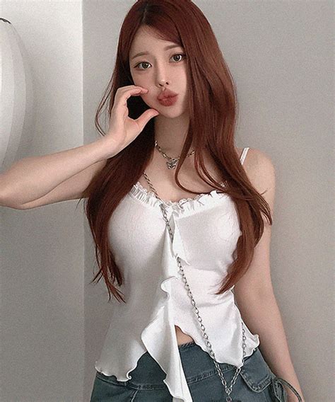 [초고퀄리티🎀발레코어] 비올라 이중 레이스 러플 밑단 컷팅 레이스 나시 에이블리