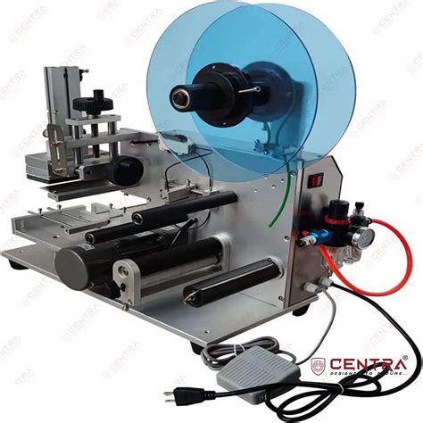 Semi Automatic Flat Bottle Labelling Machine Capacity 40 Bpm At
