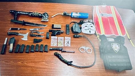 Queens News Armed Man Arrested In Traffic Stop After Weapons
