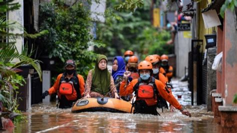 Indonesia Flash Floods Kill 44 Toll Expected To Rise Shine News