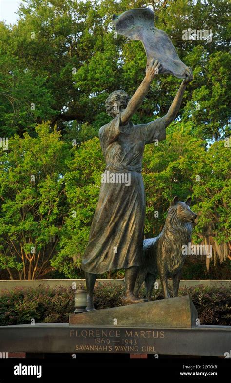 Usa Georgia Savannah Statue Of The Waving Girl Statue Welcoming