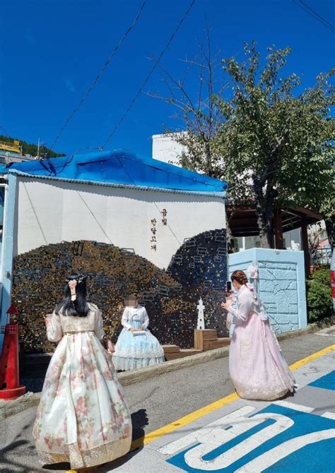 부산 여행 필수 코스 감천문화마을 즐기기 가는방법 및 주차 물품 캐리어 보관함 먹거리 소품샵 네이버 블로그