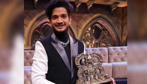 Munawar Pips Abhishek Lifts Bb17 Trophy Goes Home With Car Rs 50 Lakh Richer Entertainment