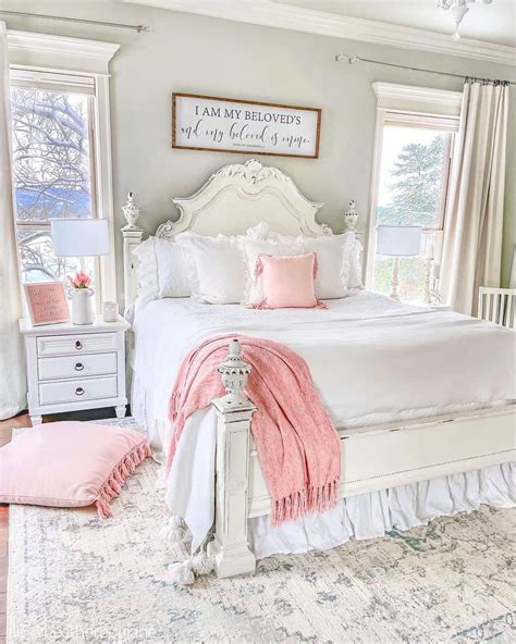 30 Romantic Bedroom Ideas To Try For An Intimate Atmosphere