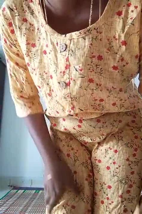 Swetha Tamil Wife Hefty Booty And Finger Tickling Show Free Porno 2a