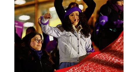 Хиляди протестираха срещу убийствата на жени сексуалното и сексисткото